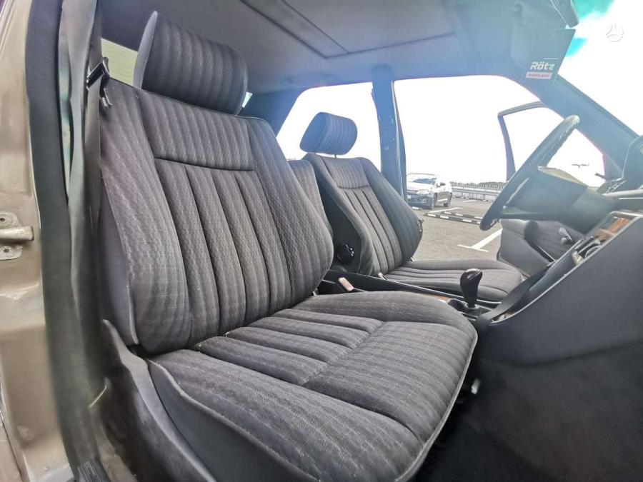 Серый Мерседес W 124 1990 в Вильнюс, объемом двигателя 2.00 л и пробегом 400 тыс. км за 2750 €, фото 20 на AUTOMOTO.COM.LV