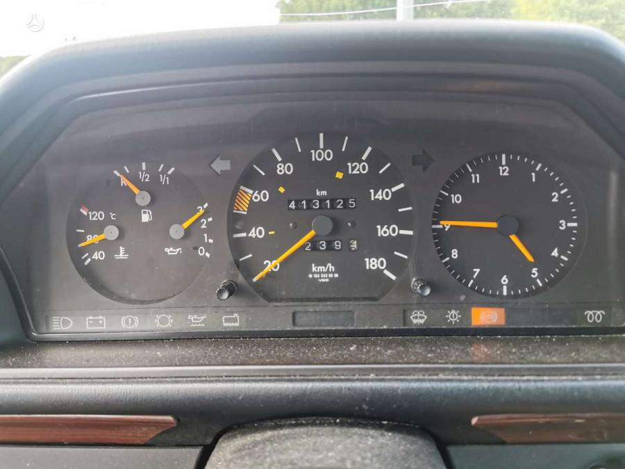 Серый Мерседес W 124 1990 в Вильнюс, объемом двигателя 2.00 л и пробегом 400 тыс. км за 2750 €, фото 21 на AUTOMOTO.COM.LV