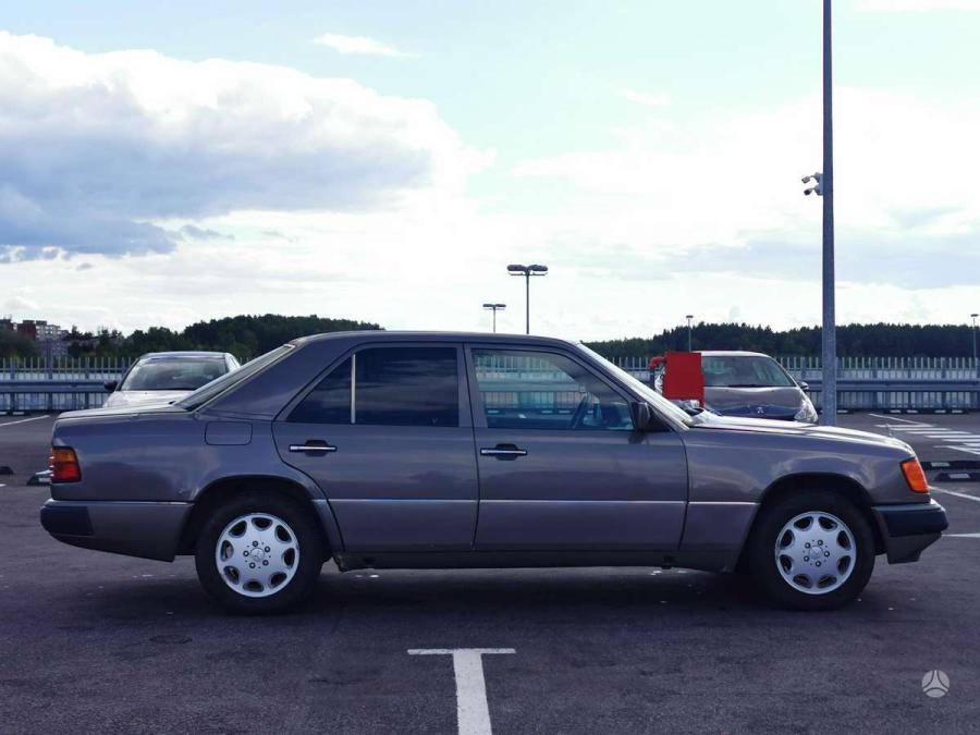 Серый Мерседес W 124 1990 в Вильнюс, объемом двигателя 2.00 л и пробегом 400 тыс. км за 2750 €, фото 25 на AUTOMOTO.COM.LV
