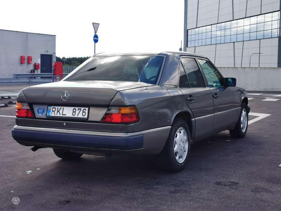 Серый Мерседес W 124 1990 в Вильнюс, объемом двигателя 2.00 л и пробегом 400 тыс. км за 2750 €, фото 26 на AUTOMOTO.COM.LV