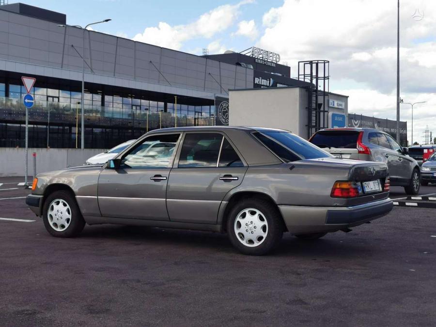 Серый Мерседес W 124 1990 в Вильнюс, объемом двигателя 2.00 л и пробегом 400 тыс. км за 2750 €, фото 31 на AUTOMOTO.COM.LV