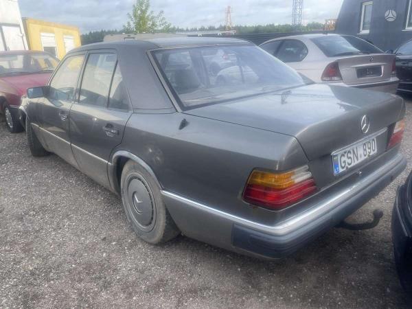 Pelēks Mercedes-Benz W 124 1990 Viļņa, ar dzinēja tilpumu 2.00 L un nobraukumu 400 tūkst. km par 999 €, foto 3 vietnē AUTOMOTO.COM.LV