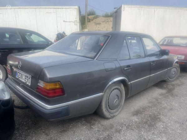 Pelēks Mercedes-Benz W 124 1990 Viļņa, ar dzinēja tilpumu 2.00 L un nobraukumu 400 tūkst. km par 999 €, foto 4 vietnē AUTOMOTO.COM.LV