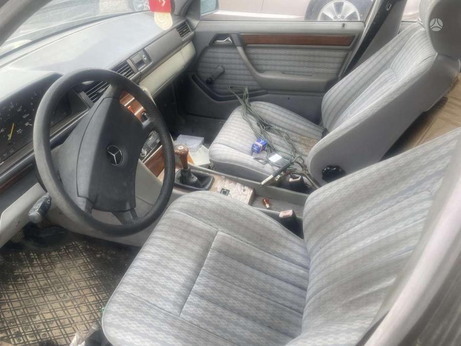 Серый Мерседес W 124 1990 в Вильнюс, объемом двигателя 2.00 л и пробегом 400 тыс. км за 999 €, фото 6 на AUTOMOTO.COM.LV