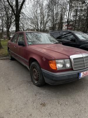 Sarkans Mercedes-Benz W 124 1987 Kauņa, ar dzinēja tilpumu 2.00 L un nobraukumu 220 tūkst. km par 2550 €, foto  vietnē AUTOMOTO.COM.LV