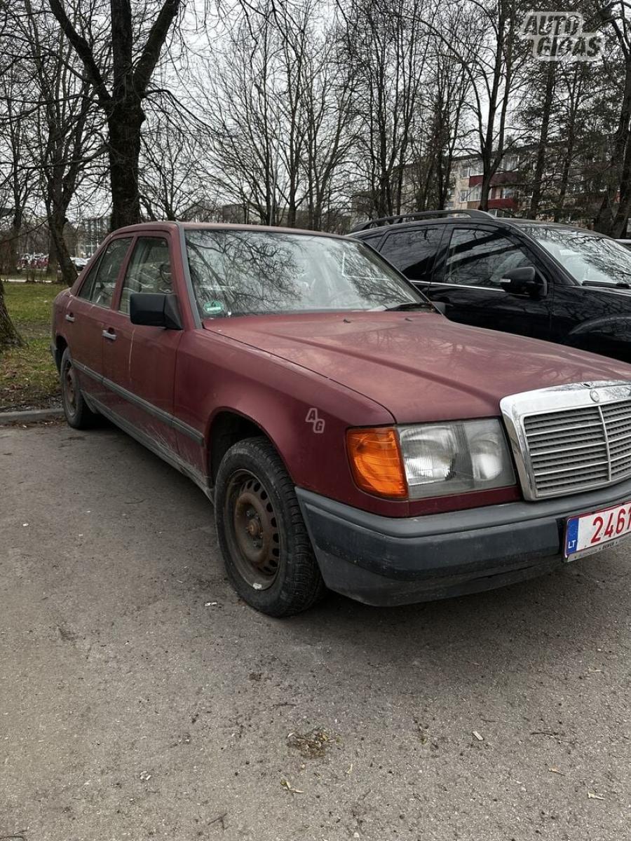 Красный Мерседес W 124 1987 в Каунас, объемом двигателя 2.00 л и пробегом 220 тыс. км за 2550 €, фото 1 на AUTOMOTO.COM.LV