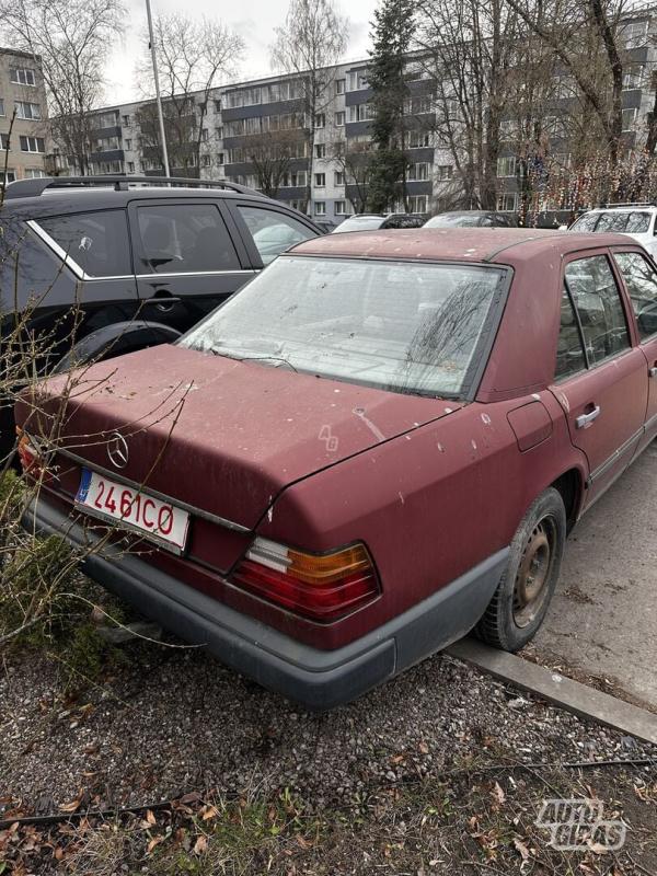 Red Mercedes-Benz W 124 1987 in Kaunas, with an engine capacity of 2.00 L and mileage of 220 thousand km for 2550 €, photo 4 on AUTOMOTO.COM.LV