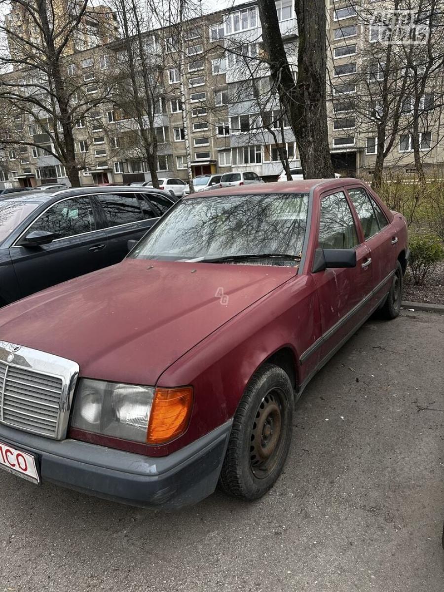 Красный Мерседес W 124 1987 в Каунас, объемом двигателя 2.00 л и пробегом 220 тыс. км за 2550 €, фото 6 на AUTOMOTO.COM.LV