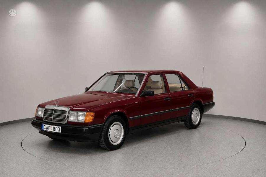 Sarkans Mercedes-Benz W 124 1988 Kauņa, ar dzinēja tilpumu 2.60 L un nobraukumu 345 tūkst. km par 4700 €, foto 1 vietnē AUTOMOTO.COM.LV
