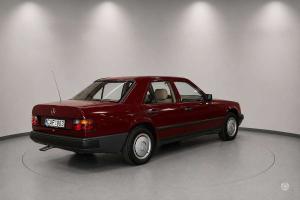 Sarkans Mercedes-Benz W 124 1988 Kauņa, ar dzinēja tilpumu 2.60 L un nobraukumu 345 tūkst. km par 4700 €, foto 3 vietnē AUTOMOTO.COM.LV