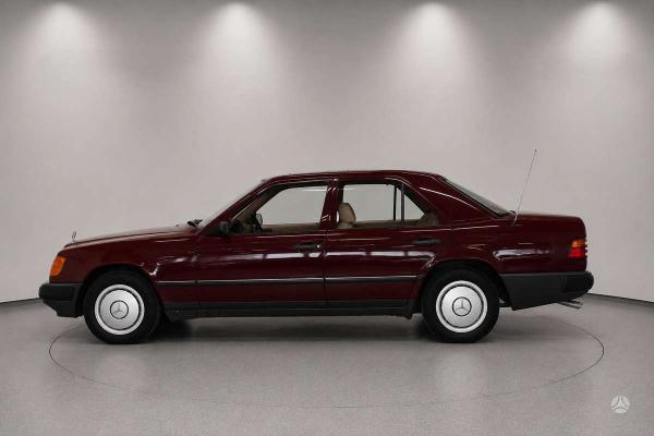 Sarkans Mercedes-Benz W 124 1988 Kauņa, ar dzinēja tilpumu 2.60 L un nobraukumu 345 tūkst. km par 4700 €, foto 3 vietnē AUTOMOTO.COM.LV