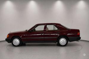 Sarkans Mercedes-Benz W 124 1988 Kauņa, ar dzinēja tilpumu 2.60 L un nobraukumu 345 tūkst. km par 4700 €, foto 4 vietnē AUTOMOTO.COM.LV