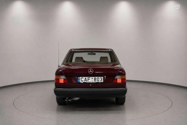 Sarkans Mercedes-Benz W 124 1988 Kauņa, ar dzinēja tilpumu 2.60 L un nobraukumu 345 tūkst. km par 4700 €, foto 4 vietnē AUTOMOTO.COM.LV