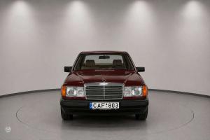 Sarkans Mercedes-Benz W 124 1988 Kauņa, ar dzinēja tilpumu 2.60 L un nobraukumu 345 tūkst. km par 4700 €, foto 6 vietnē AUTOMOTO.COM.LV