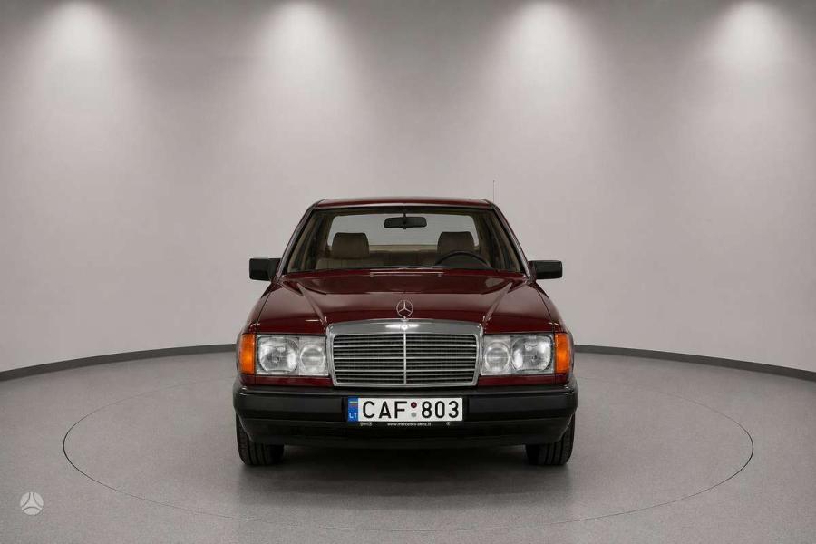 Sarkans Mercedes-Benz W 124 1988 Kauņa, ar dzinēja tilpumu 2.60 L un nobraukumu 345 tūkst. km par 4700 €, foto 6 vietnē AUTOMOTO.COM.LV