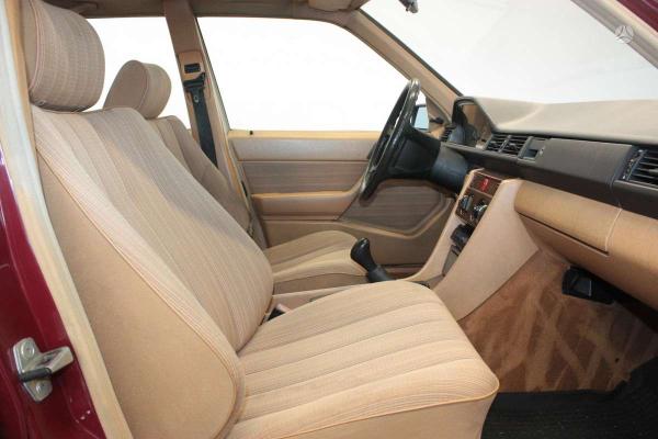 Sarkans Mercedes-Benz W 124 1988 Kauņa, ar dzinēja tilpumu 2.60 L un nobraukumu 345 tūkst. km par 4700 €, foto 6 vietnē AUTOMOTO.COM.LV