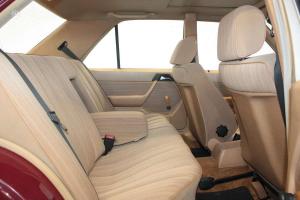 Sarkans Mercedes-Benz W 124 1988 Kauņa, ar dzinēja tilpumu 2.60 L un nobraukumu 345 tūkst. km par 4700 €, foto 8 vietnē AUTOMOTO.COM.LV