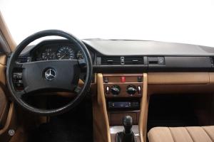 Sarkans Mercedes-Benz W 124 1988 Kauņa, ar dzinēja tilpumu 2.60 L un nobraukumu 345 tūkst. km par 4700 €, foto 9 vietnē AUTOMOTO.COM.LV