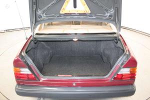 Sarkans Mercedes-Benz W 124 1988 Kauņa, ar dzinēja tilpumu 2.60 L un nobraukumu 345 tūkst. km par 4700 €, foto 10 vietnē AUTOMOTO.COM.LV