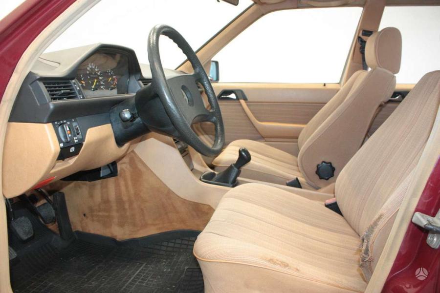 Sarkans Mercedes-Benz W 124 1988 Kauņa, ar dzinēja tilpumu 2.60 L un nobraukumu 345 tūkst. km par 4700 €, foto 11 vietnē AUTOMOTO.COM.LV