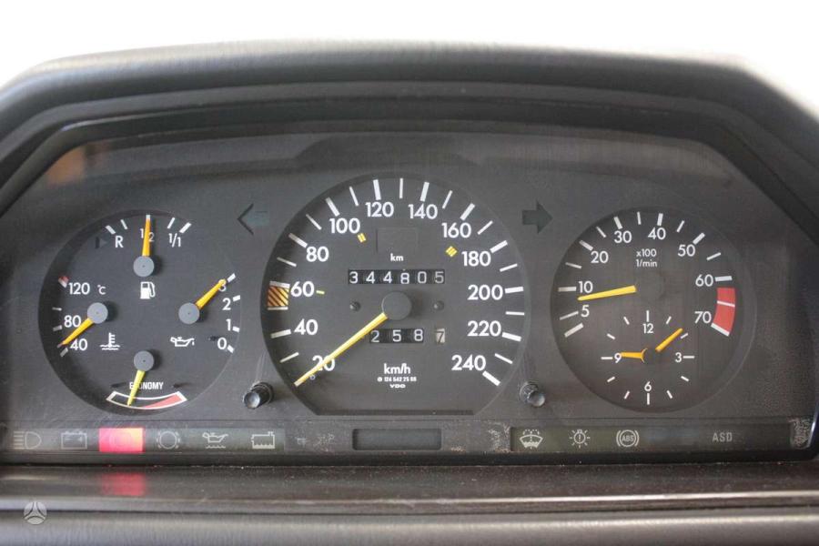 Sarkans Mercedes-Benz W 124 1988 Kauņa, ar dzinēja tilpumu 2.60 L un nobraukumu 345 tūkst. km par 4700 €, foto 12 vietnē AUTOMOTO.COM.LV