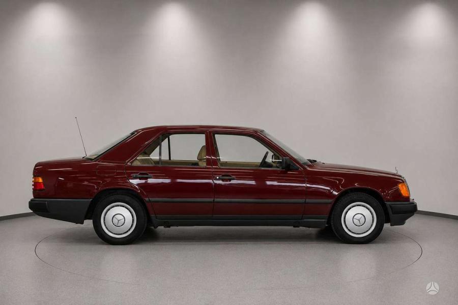 Sarkans Mercedes-Benz W 124 1988 Kauņa, ar dzinēja tilpumu 2.60 L un nobraukumu 345 tūkst. km par 4700 €, foto 15 vietnē AUTOMOTO.COM.LV