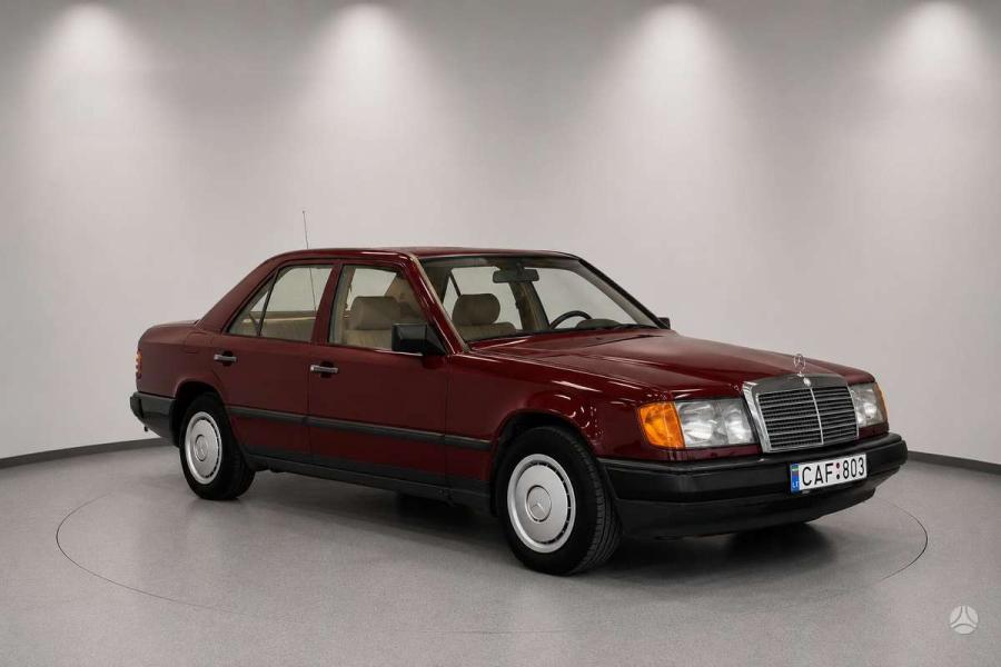 Sarkans Mercedes-Benz W 124 1988 Kauņa, ar dzinēja tilpumu 2.60 L un nobraukumu 345 tūkst. km par 4700 €, foto 17 vietnē AUTOMOTO.COM.LV