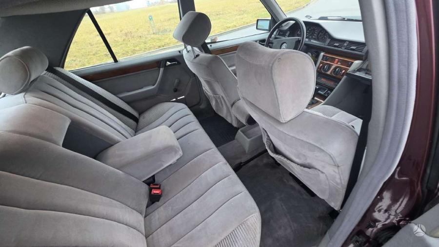 Sarkans Mercedes-Benz W 124 1990 Klaipėda, ar dzinēja tilpumu 2.50 L un nobraukumu 219 tūkst. km par 3990 €, foto 3 vietnē AUTOMOTO.COM.LV