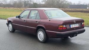 Sarkans Mercedes-Benz W 124 1990 Klaipėda, ar dzinēja tilpumu 2.50 L un nobraukumu 219 tūkst. km par 3990 €, foto 4 vietnē AUTOMOTO.COM.LV
