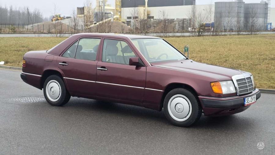 Sarkans Mercedes-Benz W 124 1990 Klaipėda, ar dzinēja tilpumu 2.50 L un nobraukumu 219 tūkst. km par 3990 €, foto 6 vietnē AUTOMOTO.COM.LV