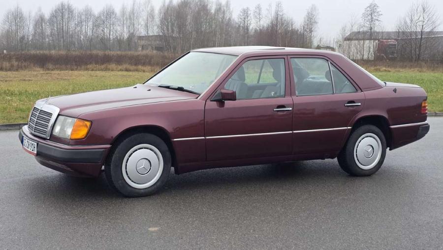 Sarkans Mercedes-Benz W 124 1990 Klaipėda, ar dzinēja tilpumu 2.50 L un nobraukumu 219 tūkst. km par 3990 €, foto 9 vietnē AUTOMOTO.COM.LV