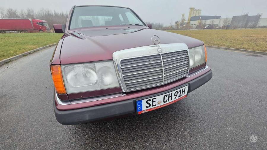 Sarkans Mercedes-Benz W 124 1990 Klaipėda, ar dzinēja tilpumu 2.50 L un nobraukumu 219 tūkst. km par 3990 €, foto 13 vietnē AUTOMOTO.COM.LV