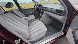 Sarkans Mercedes-Benz W 124 1990 Klaipėda, ar dzinēja tilpumu 2.50 L un nobraukumu 219 tūkst. km par 3990 €, foto 17 vietnē AUTOMOTO.COM.LV