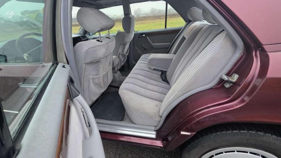 Sarkans Mercedes-Benz W 124 1990 Klaipėda, ar dzinēja tilpumu 2.50 L un nobraukumu 219 tūkst. km par 3990 €, foto 21 vietnē AUTOMOTO.COM.LV