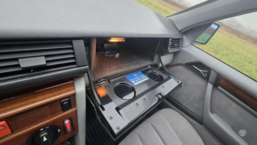 Sarkans Mercedes-Benz W 124 1990 Klaipėda, ar dzinēja tilpumu 2.50 L un nobraukumu 219 tūkst. km par 3990 €, foto 24 vietnē AUTOMOTO.COM.LV