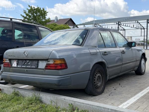 Mercedes-Benz W 124 1987 in Kaunas, with an engine capacity of 2.00 L and mileage of 175 thousand km for 1500 €, photo 4 on AUTOMOTO.COM.LV