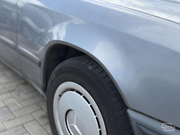 Mercedes-Benz W 124 1987 in Kaunas, with an engine capacity of 2.00 L and mileage of 175 thousand km for 1500 €, photo 7 on AUTOMOTO.COM.LV