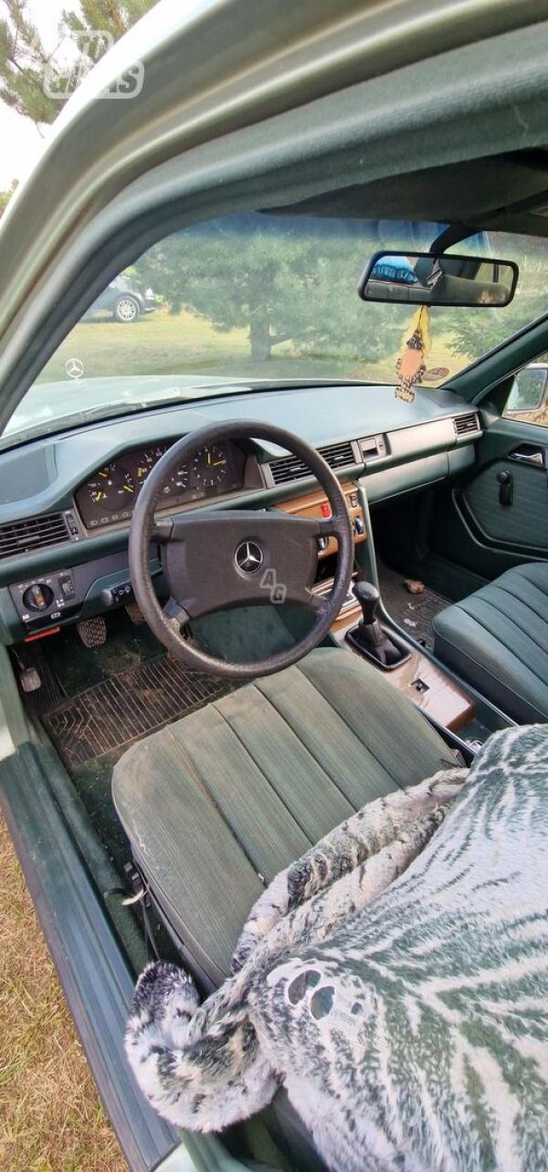 Mercedes-Benz W 124 1987 in Jonava, with an engine capacity of 2.00 L and mileage of 368 thousand km for 2200 €, photo 8 on AUTOMOTO.COM.LV