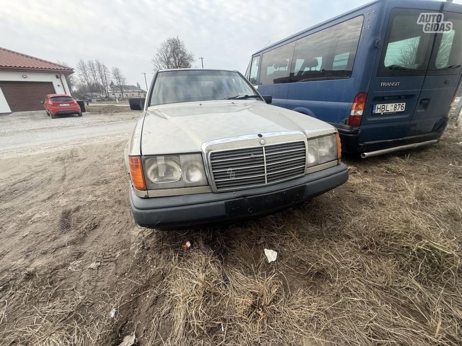 Mercedes-Benz W 124 1988 in Siauliai, with an engine capacity of 2.40 L and mileage of 300 thousand km for 1200 €, photo 2 on AUTOMOTO.COM.LV