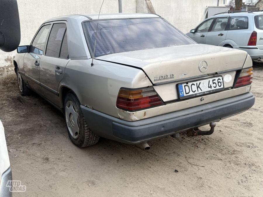 Mercedes-Benz W 124 1988 in Siauliai, with an engine capacity of 2.40 L and mileage of 300 thousand km for 1200 €, photo 5 on AUTOMOTO.COM.LV