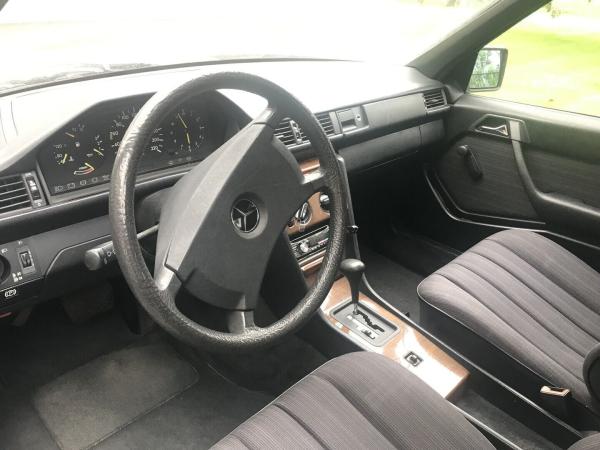 Мерседес W 124 1988 в Каунас, объемом двигателя 2.30 л и пробегом 163 тыс. км за 1600 €, фото 4 на AUTOMOTO.COM.LV