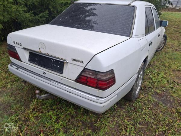 Mercedes-Benz W 124 1992 in Marijampole, with an engine capacity of 2.00 L and mileage of 350 thousand km for 1000 €, photo 3 on AUTOMOTO.COM.LV