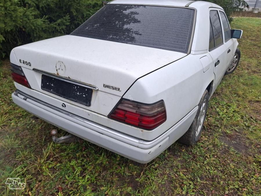 Mercedes-Benz W 124 1992 in Marijampole, with an engine capacity of 2.00 L and mileage of 350 thousand km for 1000 €, photo 3 on AUTOMOTO.COM.LV