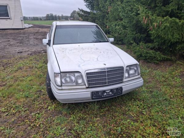 Mercedes-Benz W 124 1992 in Marijampole, with an engine capacity of 2.00 L and mileage of 350 thousand km for 1000 €, photo 4 on AUTOMOTO.COM.LV