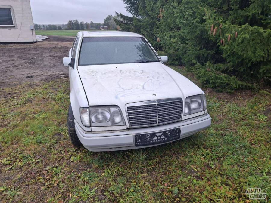 Mercedes-Benz W 124 1992 in Marijampole, with an engine capacity of 2.00 L and mileage of 350 thousand km for 1000 €, photo 4 on AUTOMOTO.COM.LV