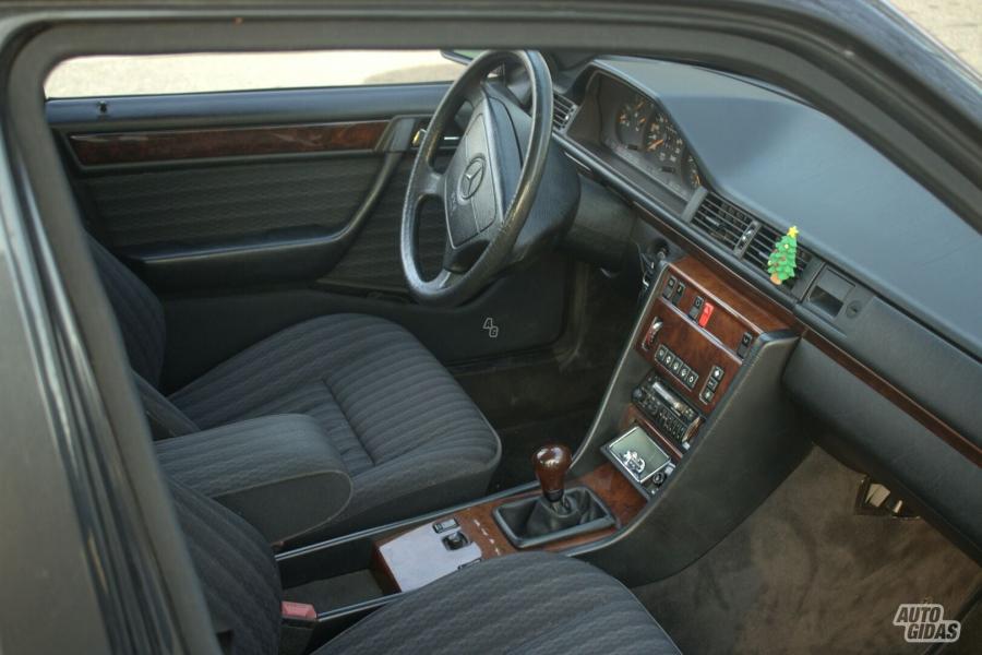 Mercedes-Benz W 124 1993 Širvintos, ar dzinēja tilpumu 2.00 L un nobraukumu 183 tūkst. km par 7500 €, foto 14 vietnē AUTOMOTO.COM.LV