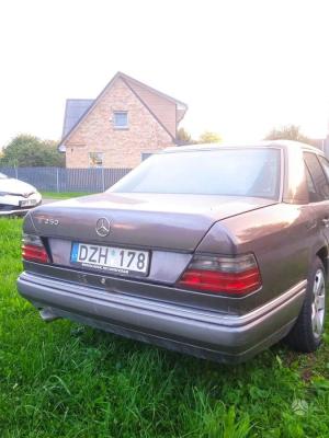 Мерседес W 124 1995 в Паневежис, объемом двигателя 2.50 л и пробегом 320 тыс. км за 2450 €, фото 6 на AUTOMOTO.COM.LV