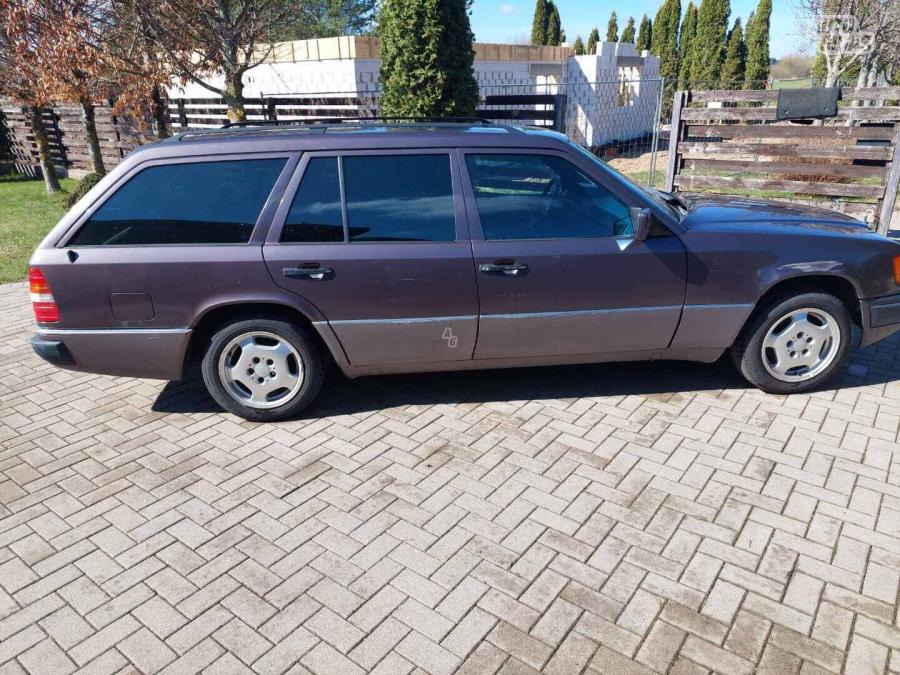 Violets Mercedes-Benz W 124 1993 Kauņa, ar dzinēja tilpumu 2.50 L un nobraukumu 416 tūkst. km par 1000 €, foto 3 vietnē AUTOMOTO.COM.LV