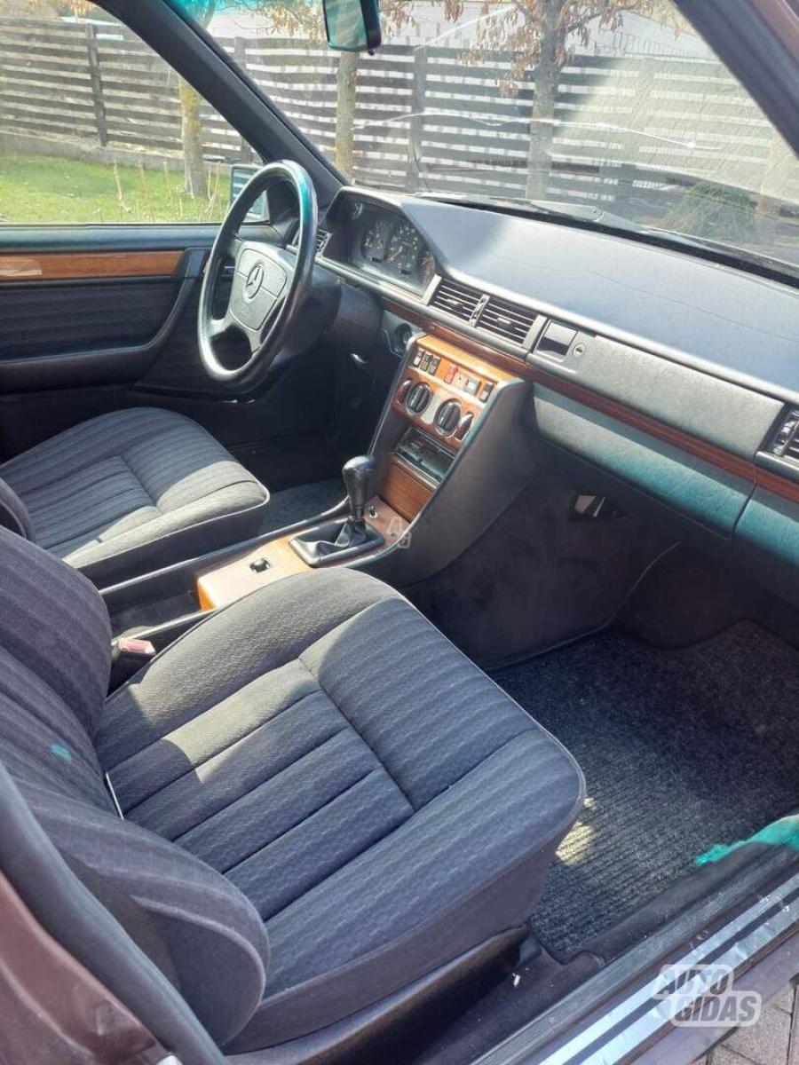 Violets Mercedes-Benz W 124 1993 Kauņa, ar dzinēja tilpumu 2.50 L un nobraukumu 416 tūkst. km par 1000 €, foto 5 vietnē AUTOMOTO.COM.LV