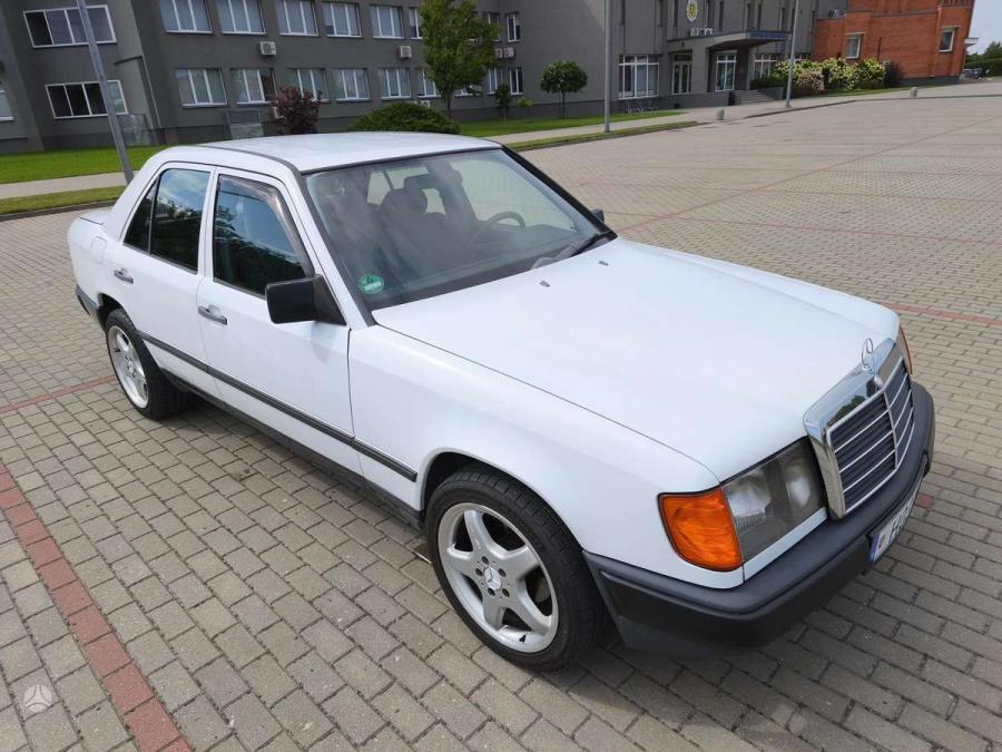Balts Mercedes-Benz W 124 1987 Kauņa, ar dzinēja tilpumu 2.30 L un nobraukumu 104 tūkst. km par 4333 €, foto 4 vietnē AUTOMOTO.COM.LV